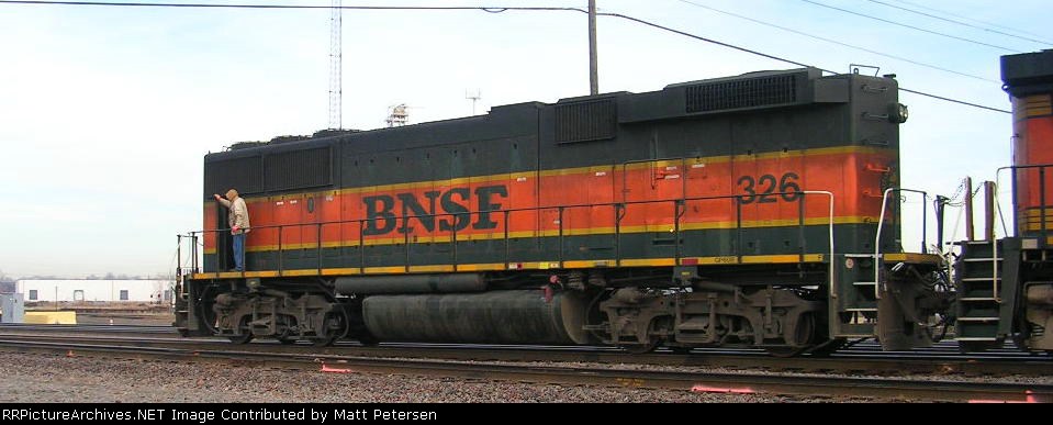 BNSF 326 GP60B